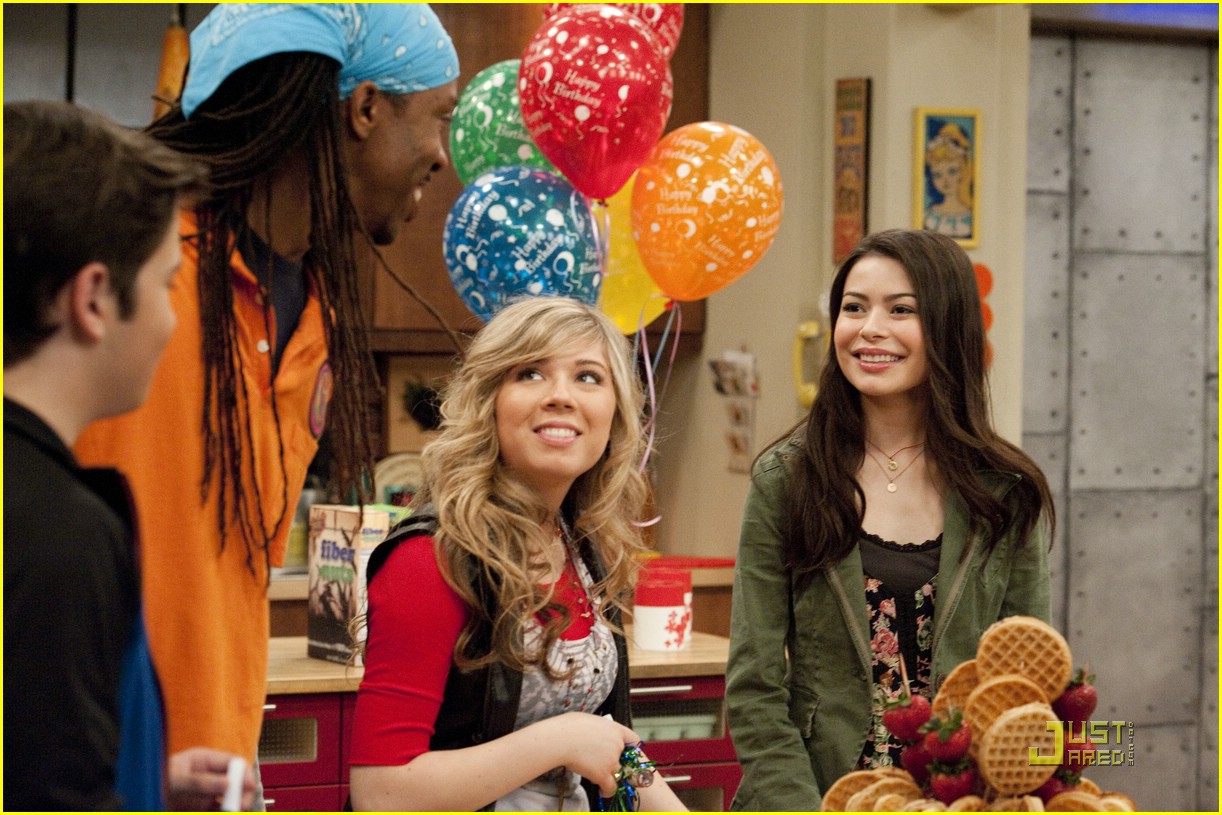 Image Miranda Cosgrove Icarly Hot Room 10 Icarly Wiki Carly Sam Freddie E Spencer