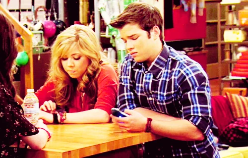 Image - Sad freddie worried sam.jpg - iCarly Wiki