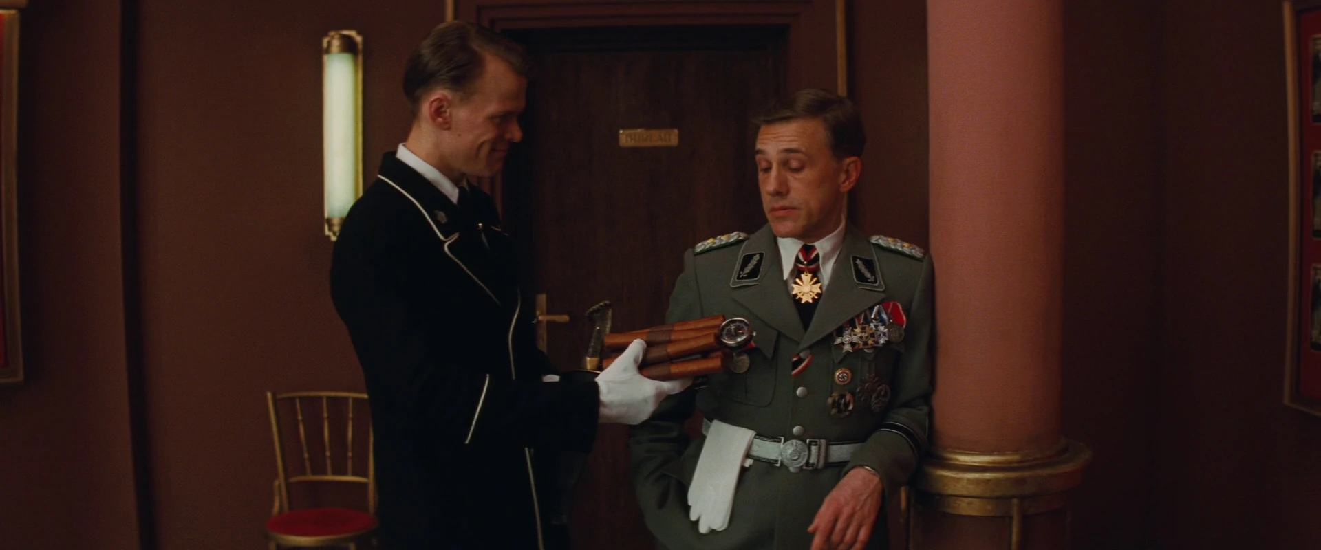 Image - Hans Landa sees Aldo's bomb.jpg - Inglourious Basterds Wiki