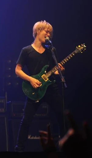 Toru ギター Prs 色: Prs 海外記事 – ONE OK ROCK Toruの使用ギター、エフェクター、アンプ、機材 – HXPEW
